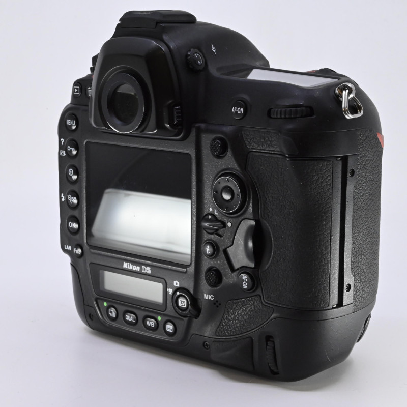 NIKON D5 d'occasion - réflex numérique - bon état - garantie 12 mois